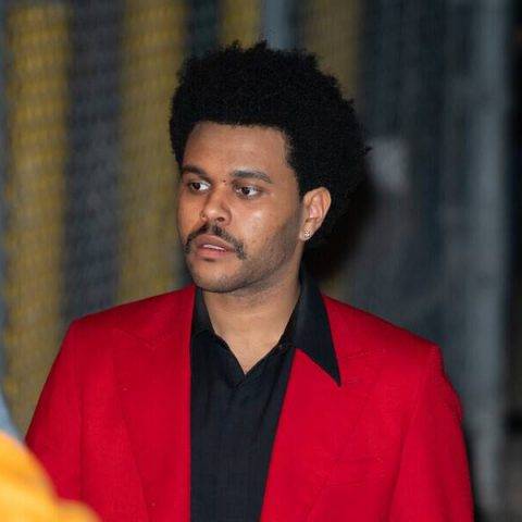 The Weeknd aparece com rosto plastificado em clipe de “Save Your Tears”