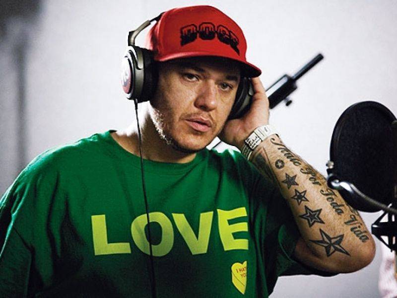 Chorão é lembrado em vídeo com últimos registros de voz do artista
